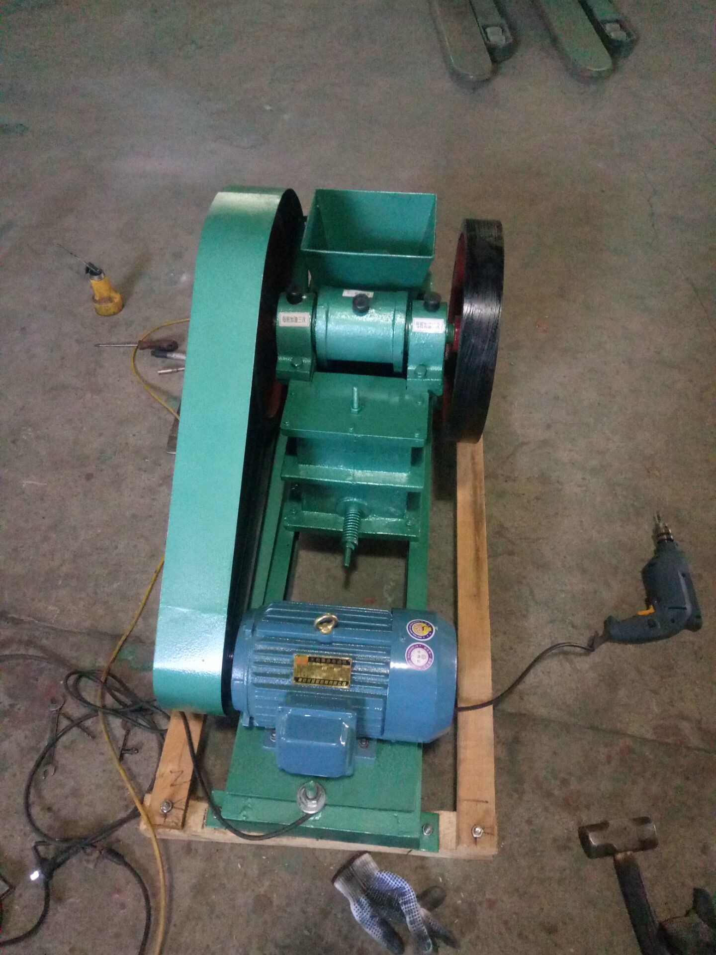 Compact Size Powder Crusher Machine For Primany Crush Coal & Coke Sample